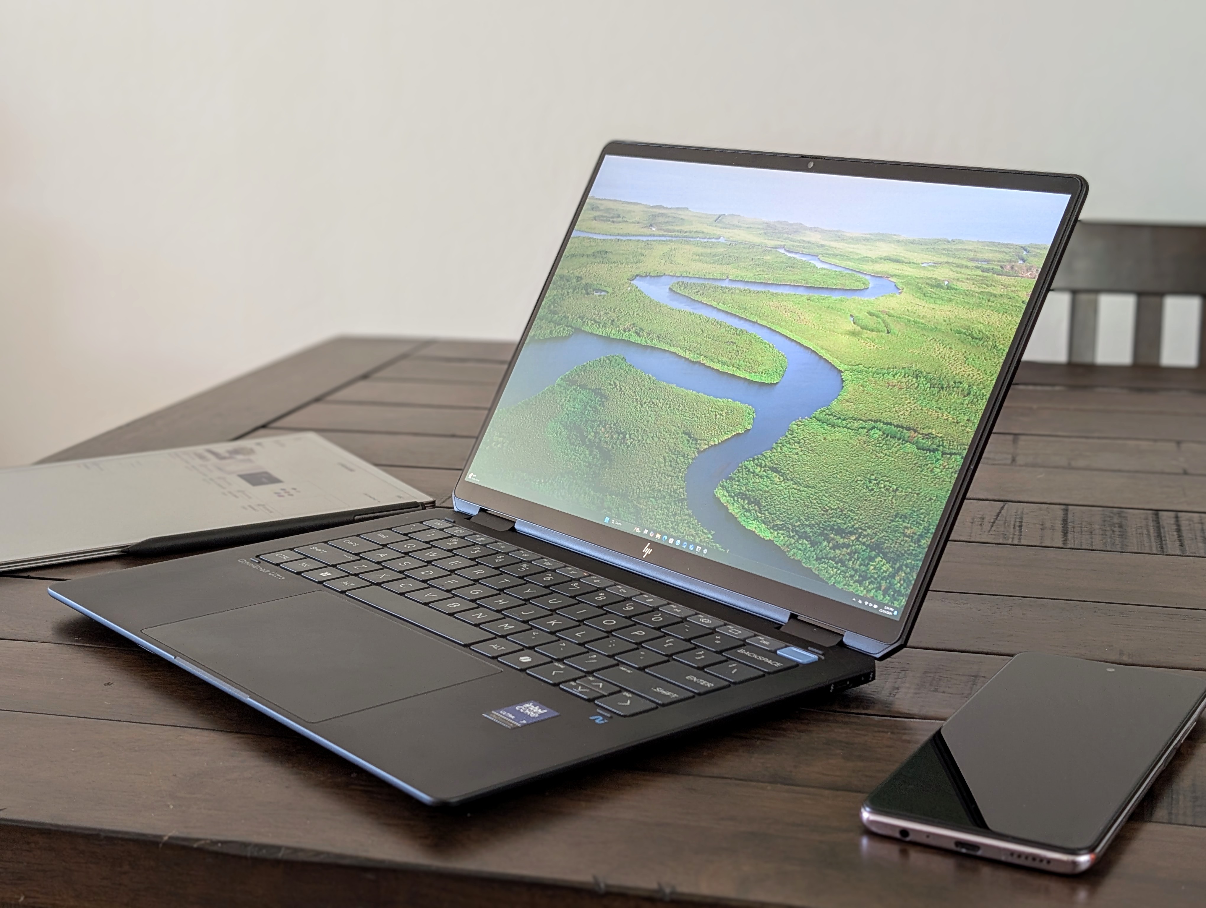 Recensione dell'HP OmniBook Ultra Flip 14 convertibile: Più leggero del ...