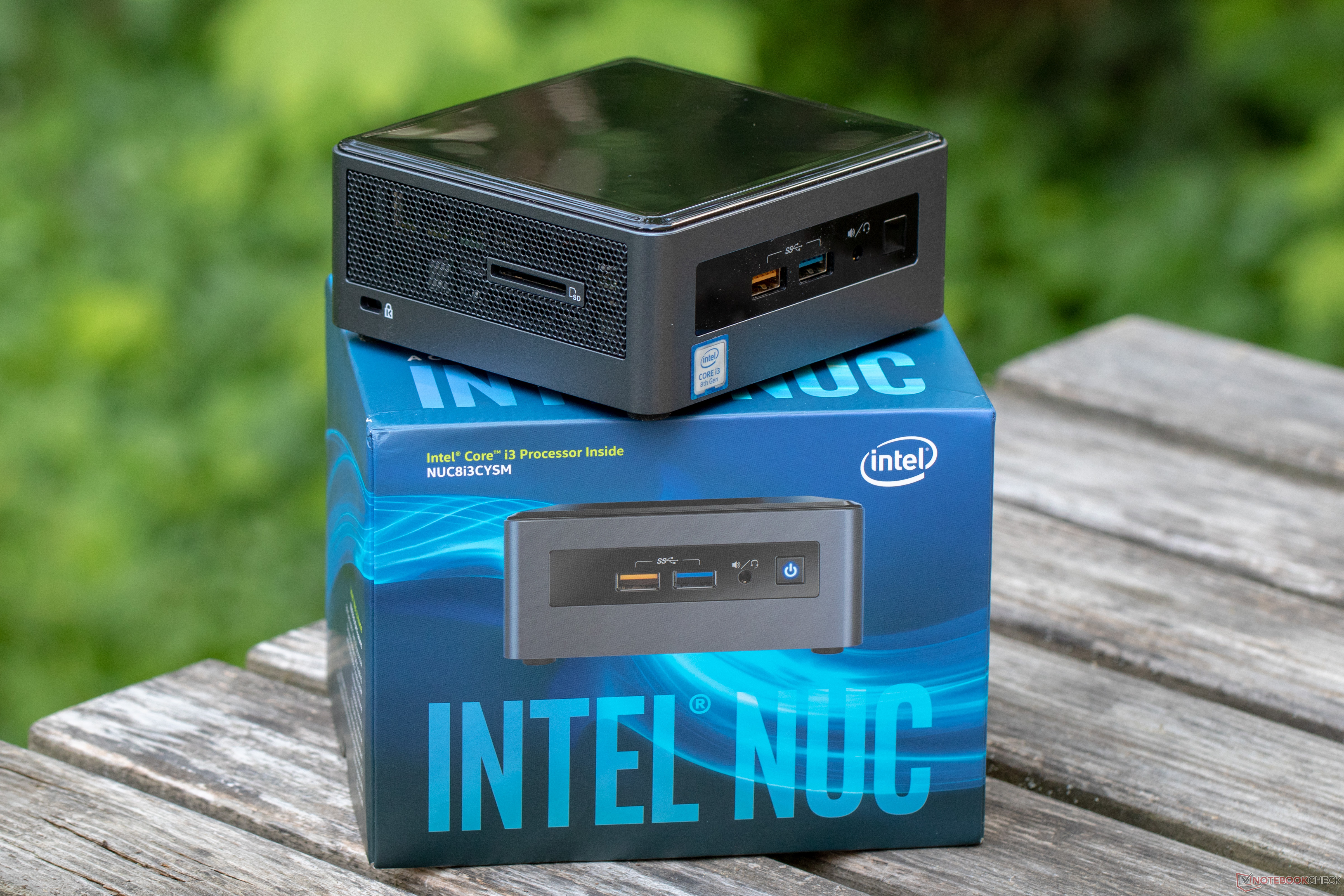 Recensione dell'Intel NUC8i3CYSM - Notebookcheck.it