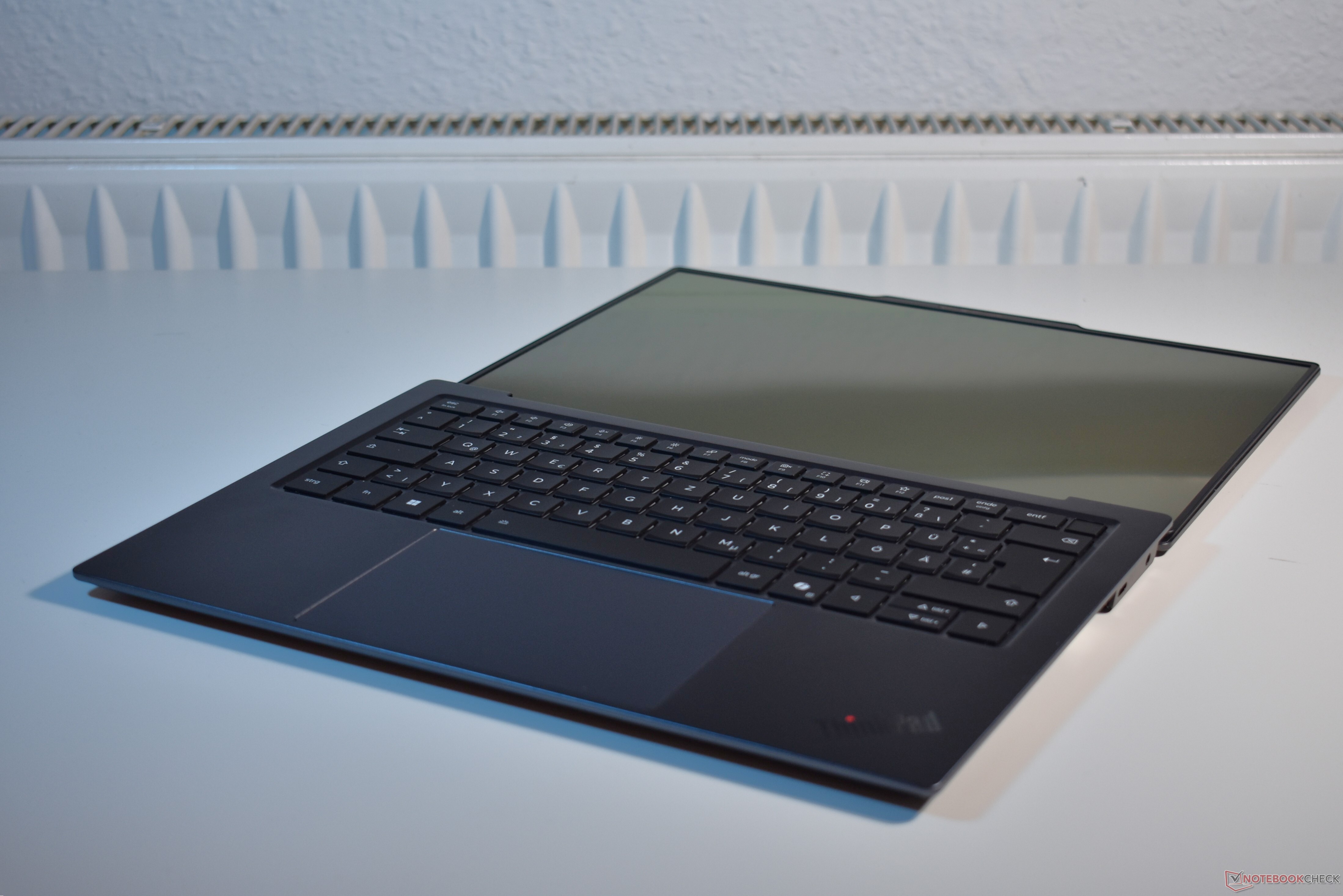 Recensione del portatile Lenovo ThinkPad X9-14: Il concorrente Windows ...