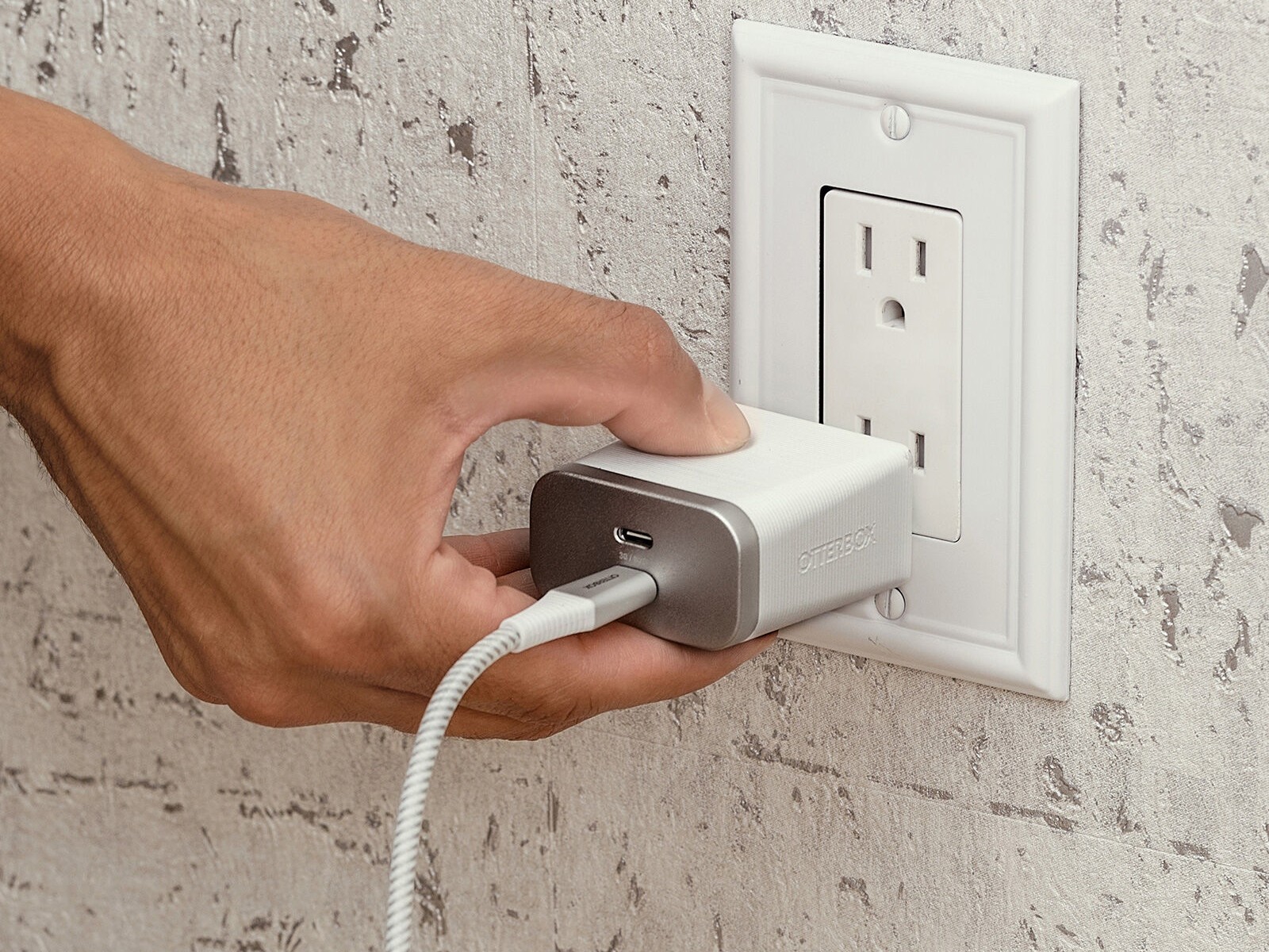 Presentati i caricabatterie da parete e da auto OtterBox Premium Pro ...