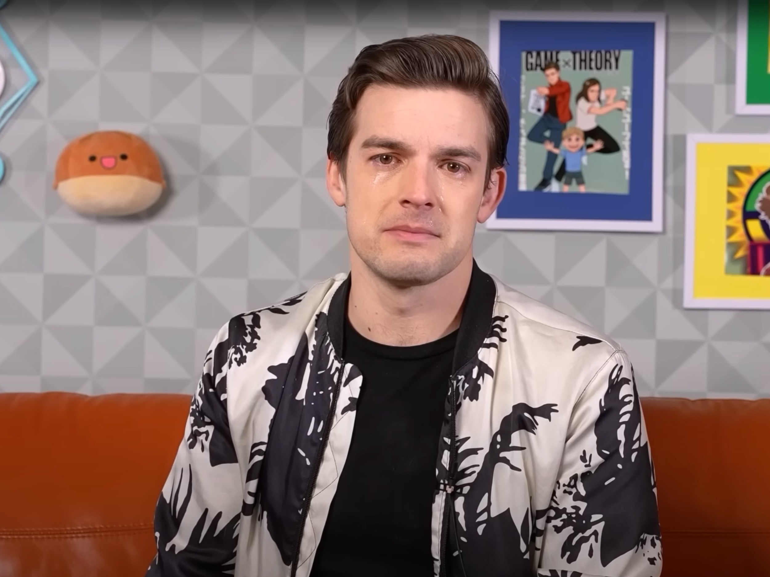 Getta la spugna dopo 13 anni: Lo YouTuber di giochi con milioni di ...