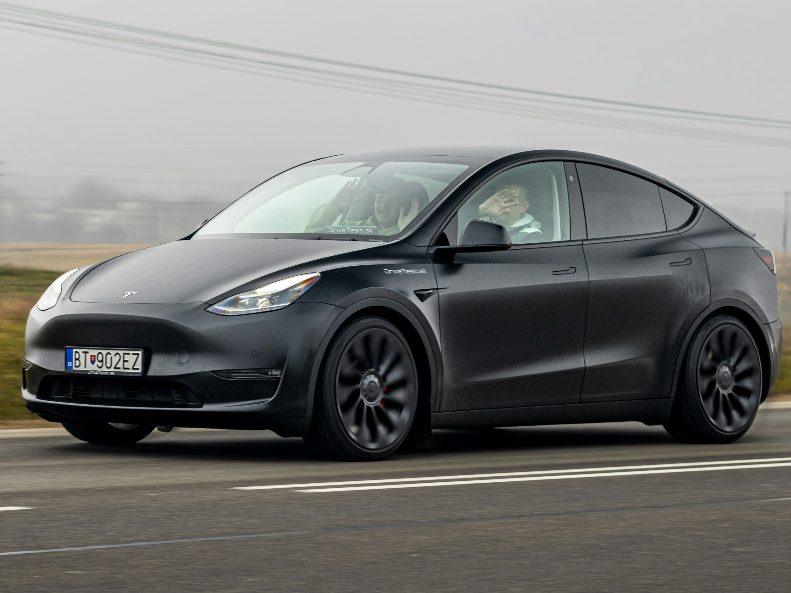 Tesla richiama 13.000 unità di Model 3 e Y per il rischio di perdita ...