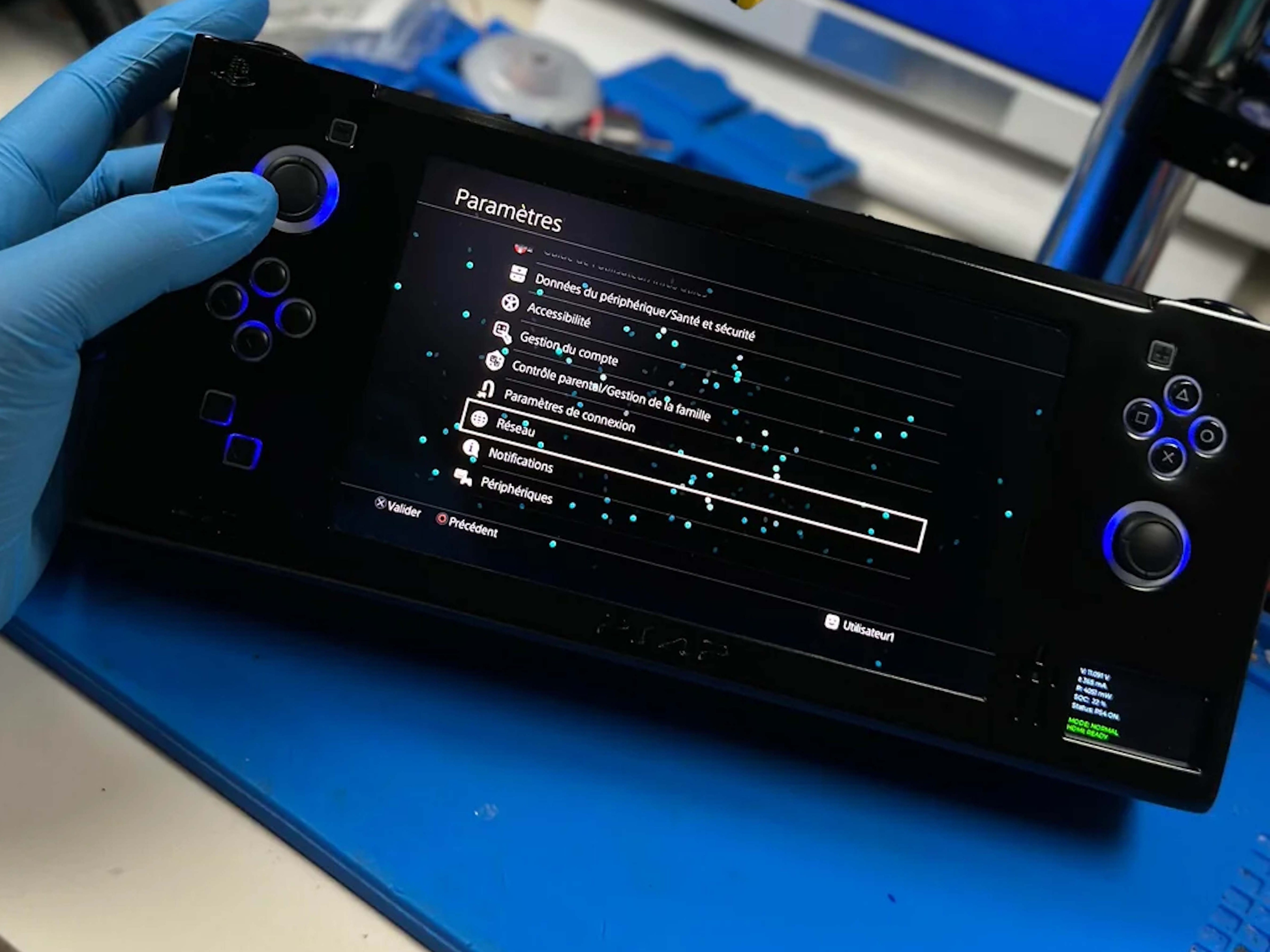PlayStation 4 portatile: Viene mostrata una console portatile fai da te ...
