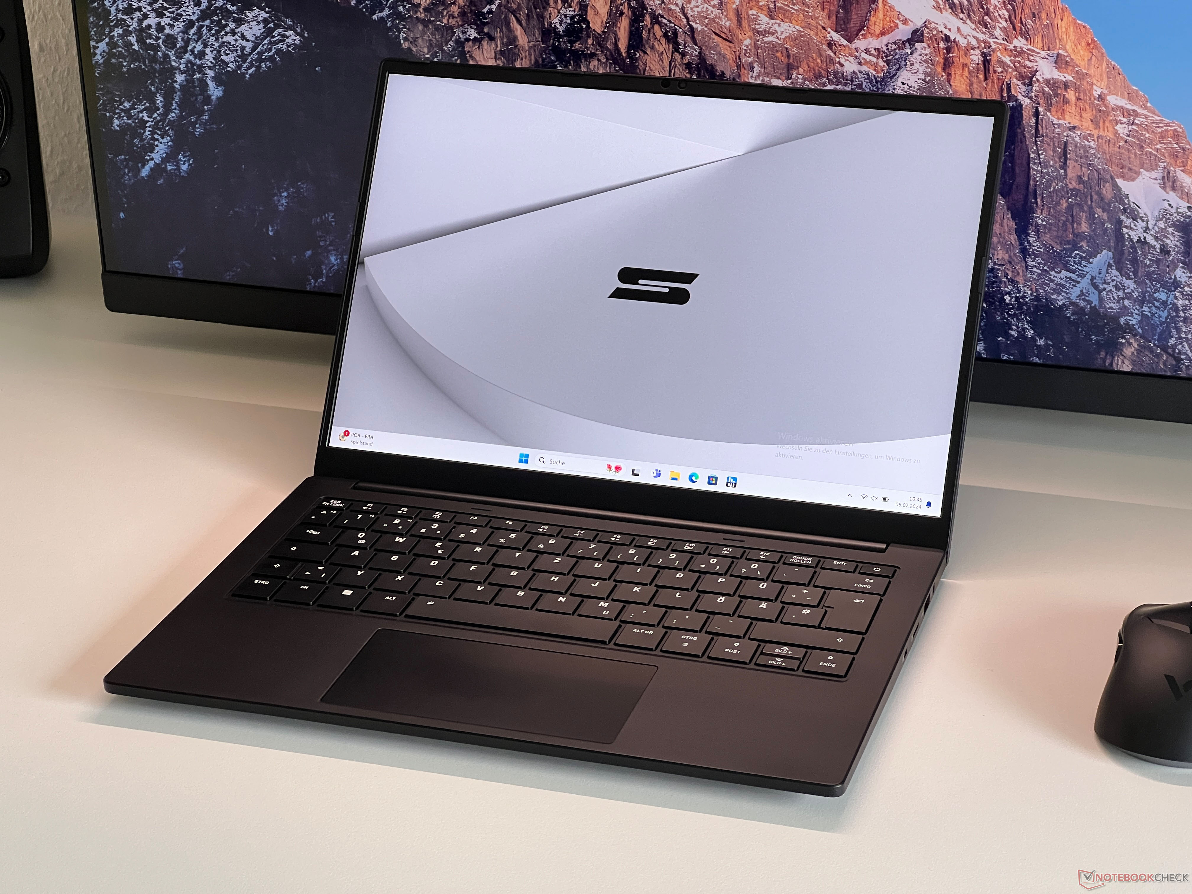 Recensione dello Schenker VIA 14 Pro (M24) - Subnotebook AMD compatto ...