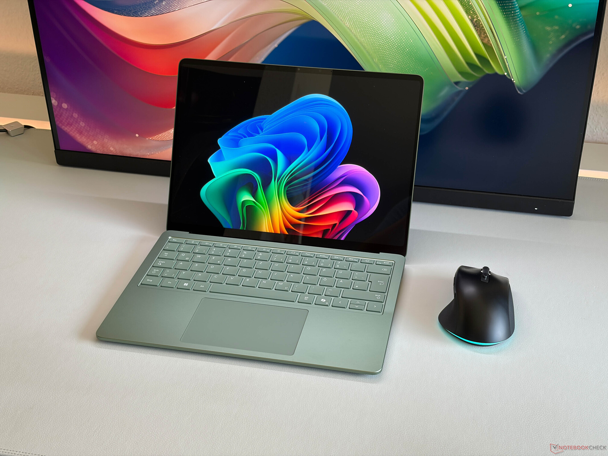 Recensione del Microsoft Surface Laptop 13,8 2026: Lo Snapdragon X2 ...