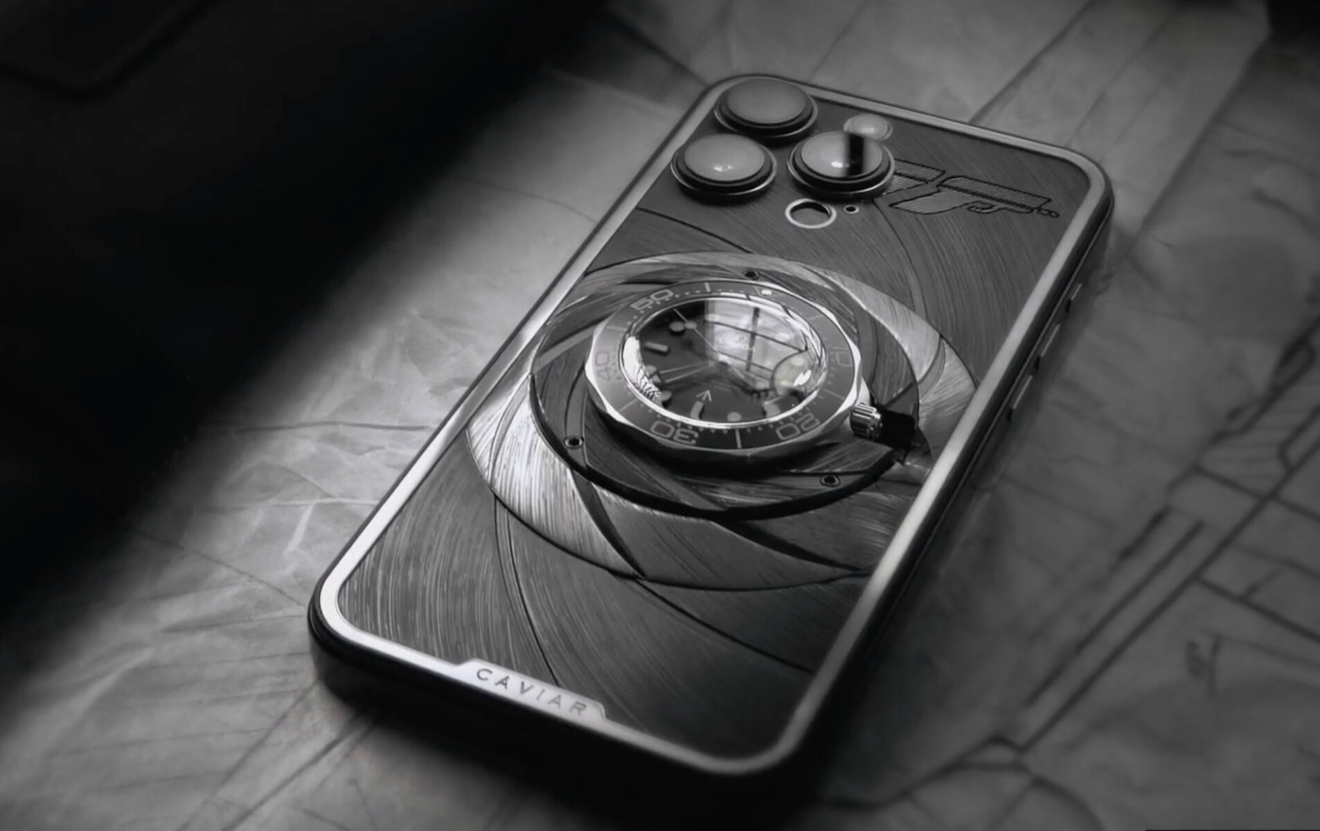 Apple iPhone 17 Pro Max con Omega Seamaster integrato: Caviar svela un ...