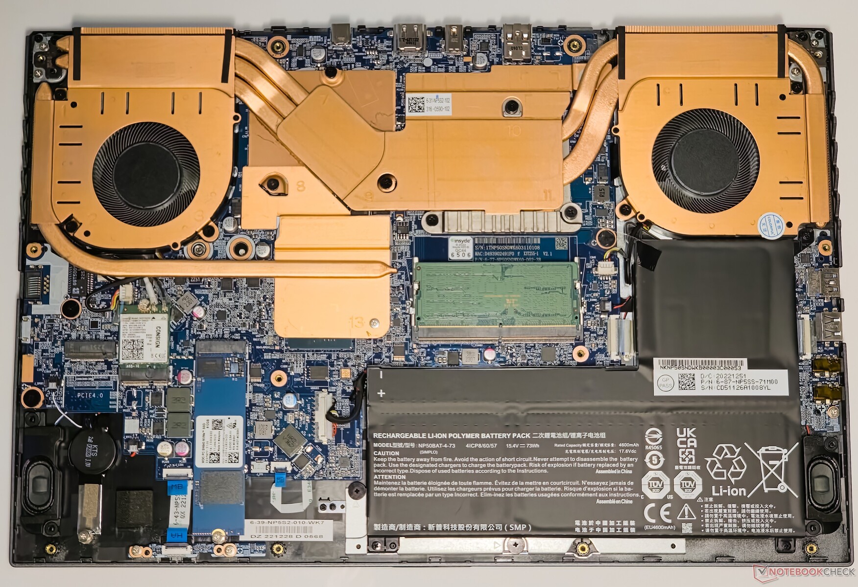 Recensione di EVOL X15 AT 23 colorato: Impressionante gamer QHD con ...