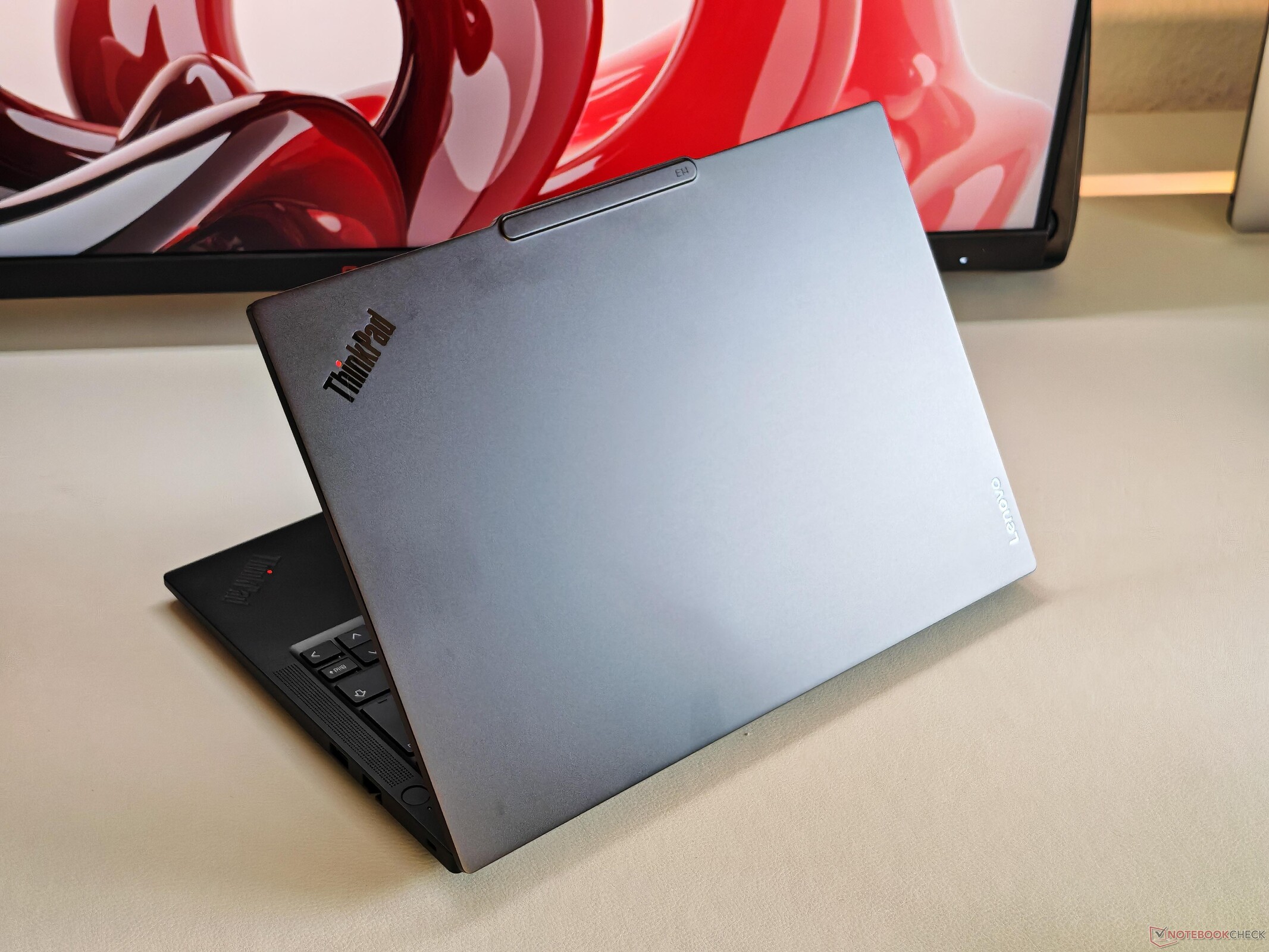 Lenovo offre il ThinkPad E14 Gen 7 con le moderne CPU Intel, ma solo le ...
