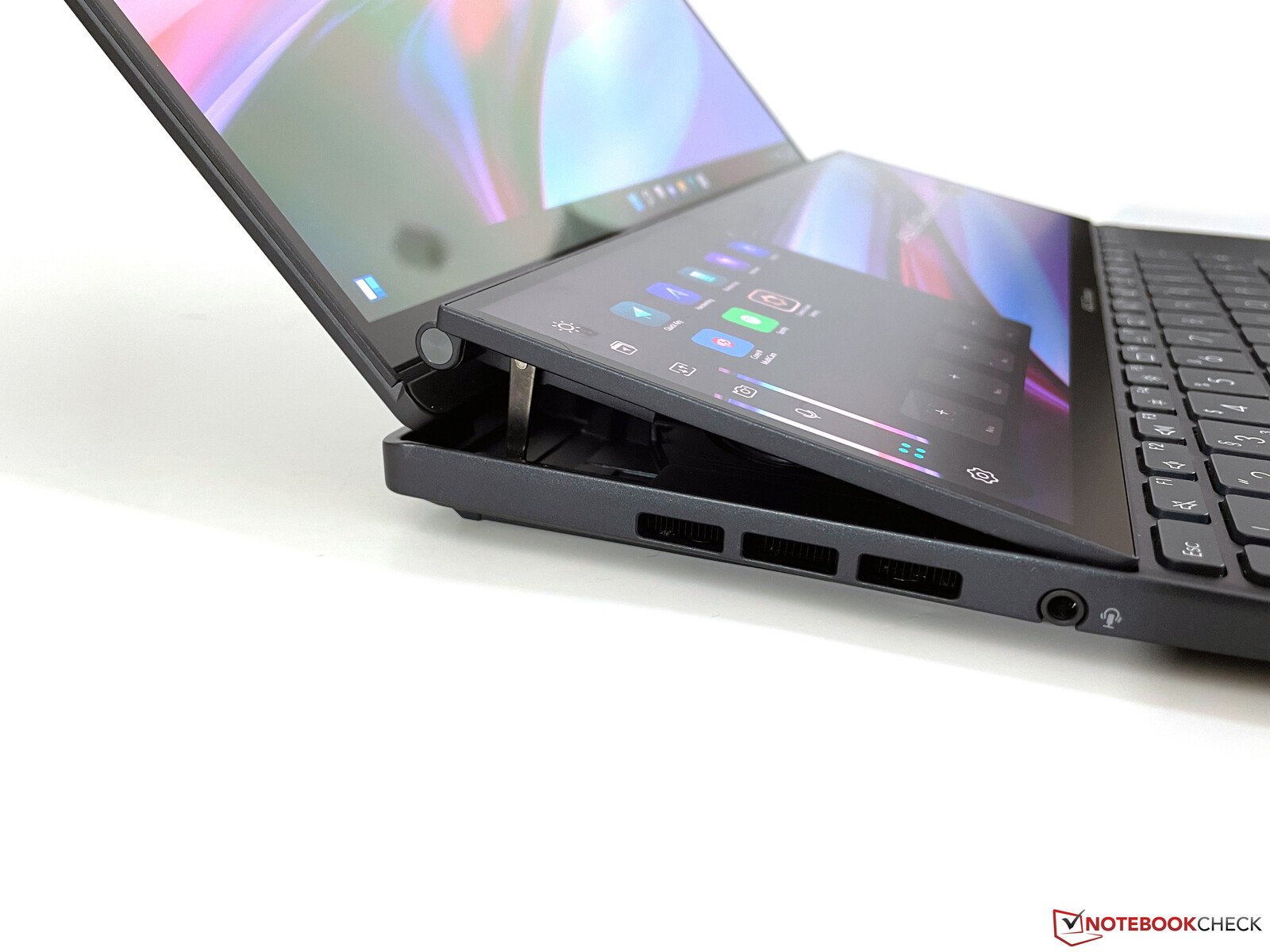 Recensione dell'Asus Zenbook Pro 14 Duo: Laptop a doppio schermo con un ...